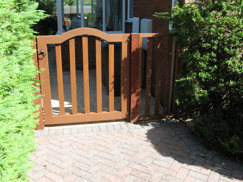 Replacement Gate finished in stain | Carpentry Services Southampton
